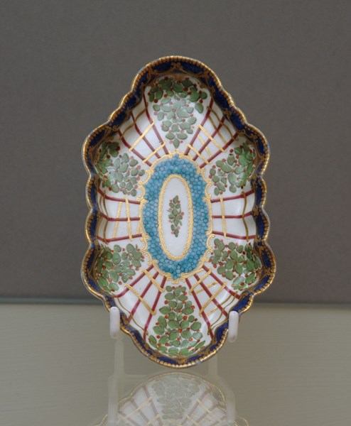 A Worcester lozenge shaped Spoon Tray - W W Warner Antiques