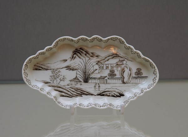 A Worcester lozenge shaped Spoon Tray - W W Warner Antiques